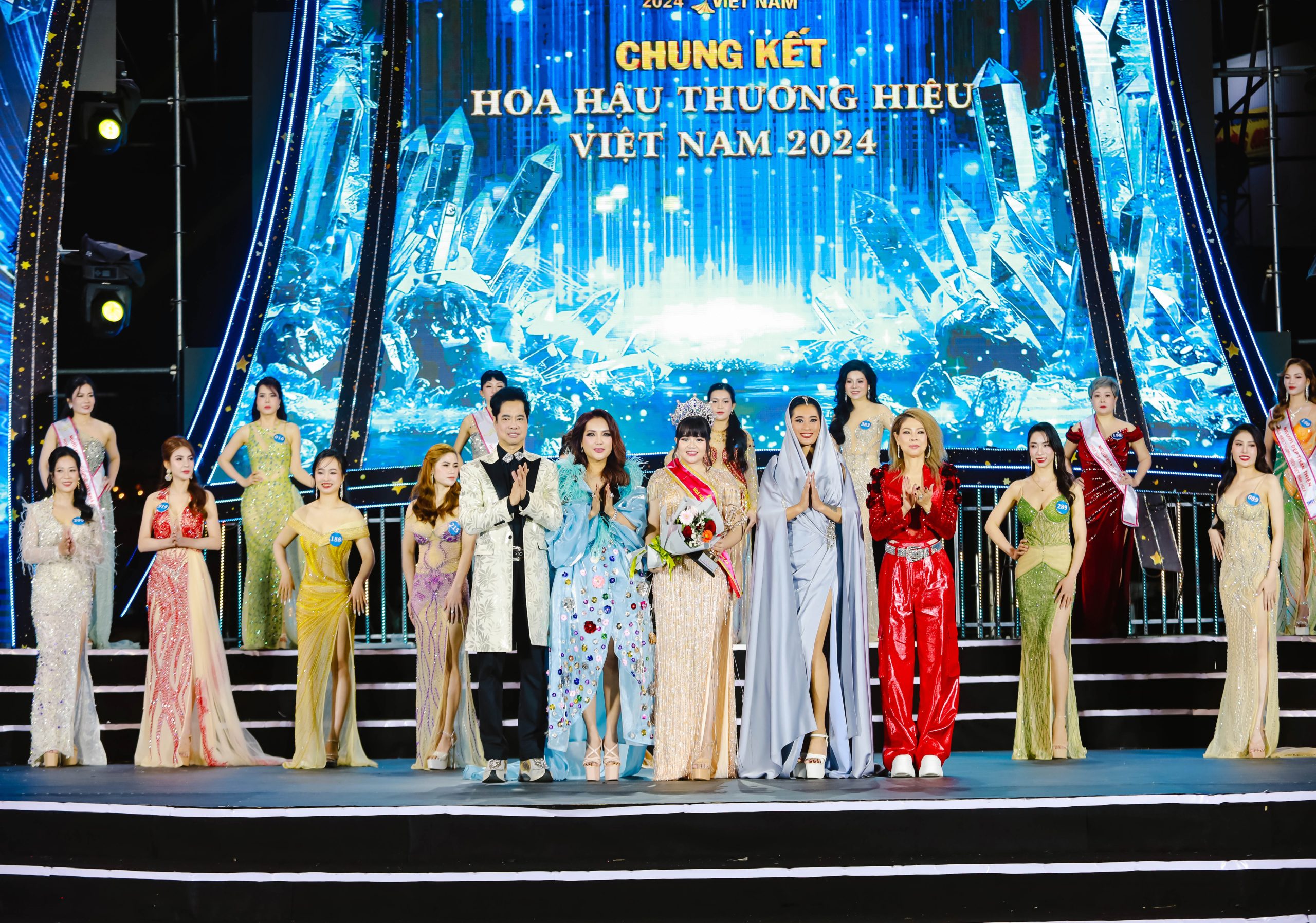 NGỌC SƠN, CHỦ TỊCH ĐẶNG GIA BENA TRAO VƯƠNG MIỆN CHO HOA HẬU NHÂN ÁI ...